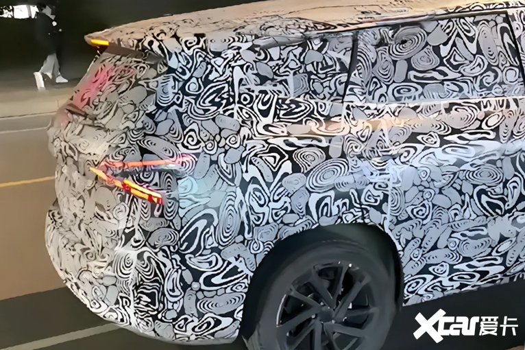 捷达VS8旗舰SUV街拍！今年上市 用大众1.5T动力？:single-爱卡汽车